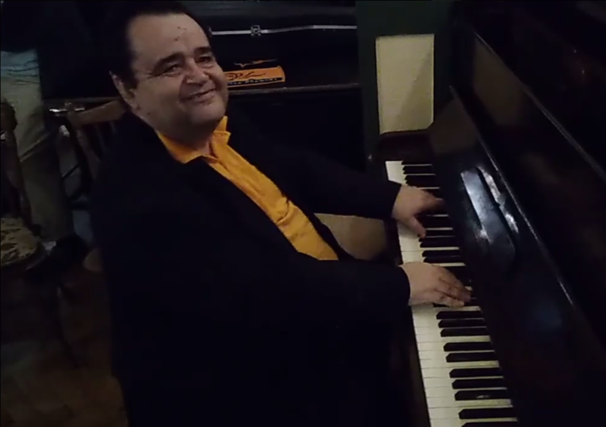 Home - trevthepianoman.co.uk